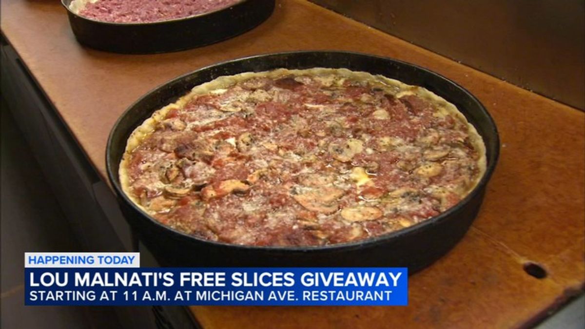 Lou Malnati's giving away free deep dish pizza slices at downtown ...
