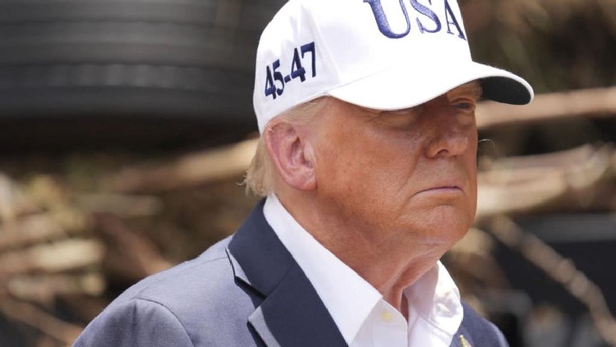 Trump visits Texas flood zone, meets with first responders and victims ...