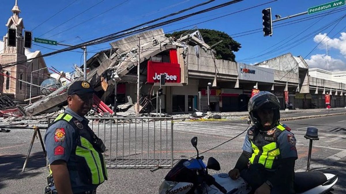 Powerful 7.8-magnitude earthquake devastates southern Philippines ...