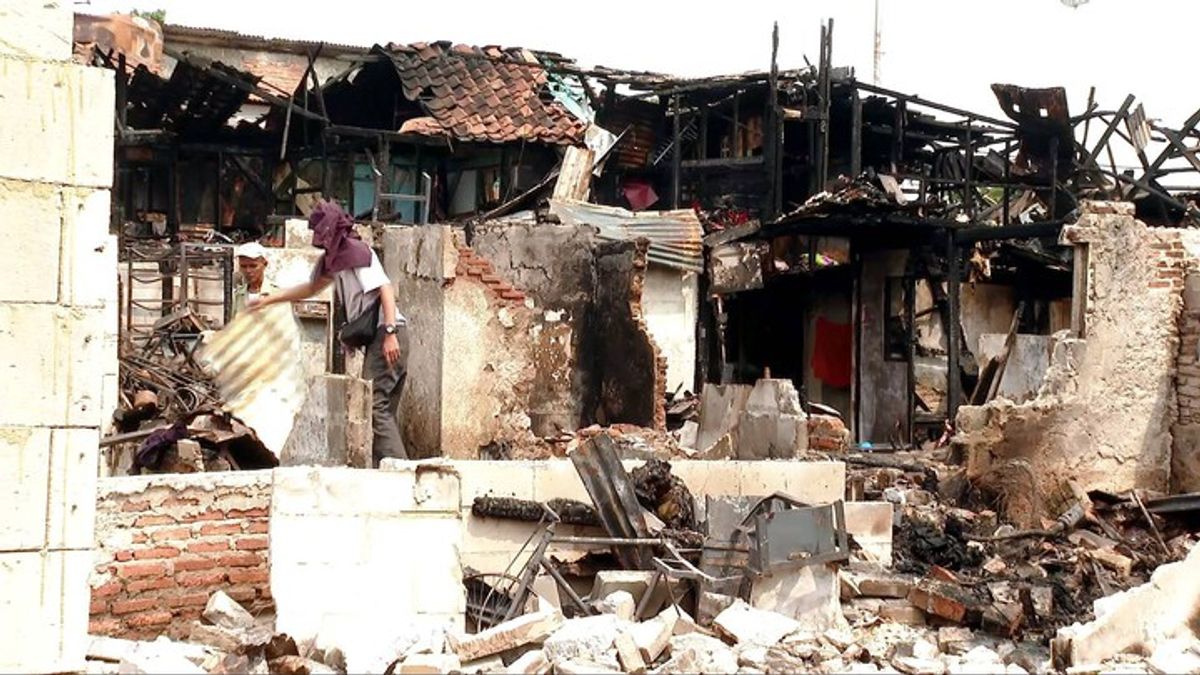 Massive blaze in Indonesia’s capital leaves hundreds of people homeless ...