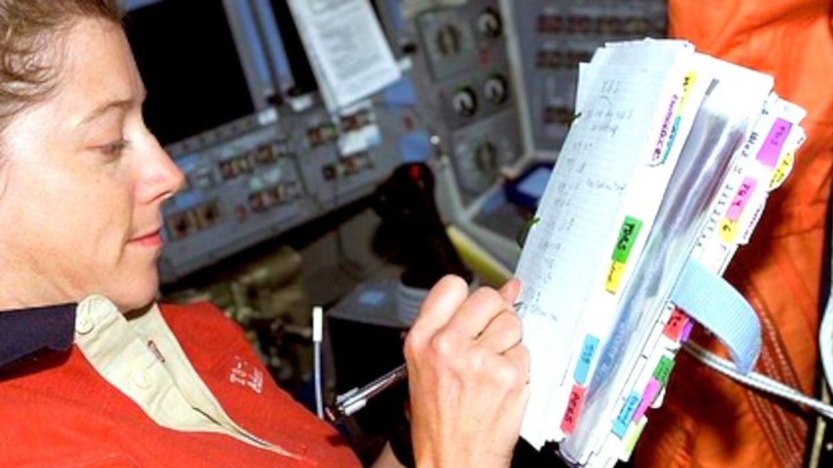 Behind the Space Pen Myth: The Real NASA Story | Haystack News