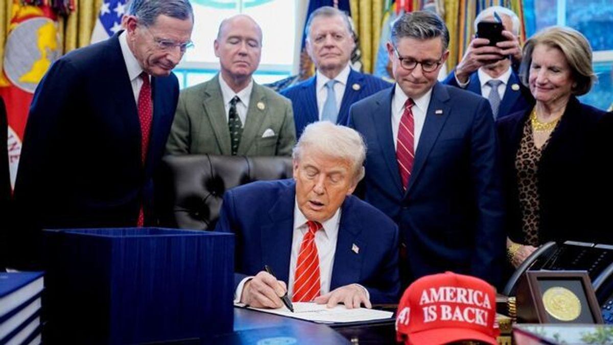 Trump Signs Funding Package Ending Partial Government Shutdown ...