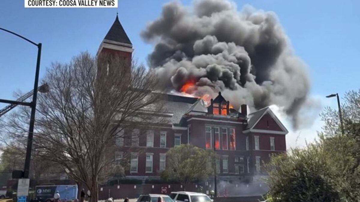 Major fire at historic courthouse in Rome | Haystack News