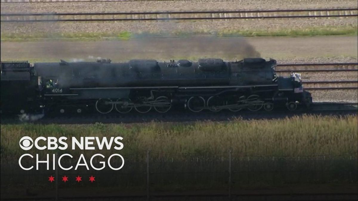 Union Pacific's Big Boy steam locomotive rolls toward West Chicago ...