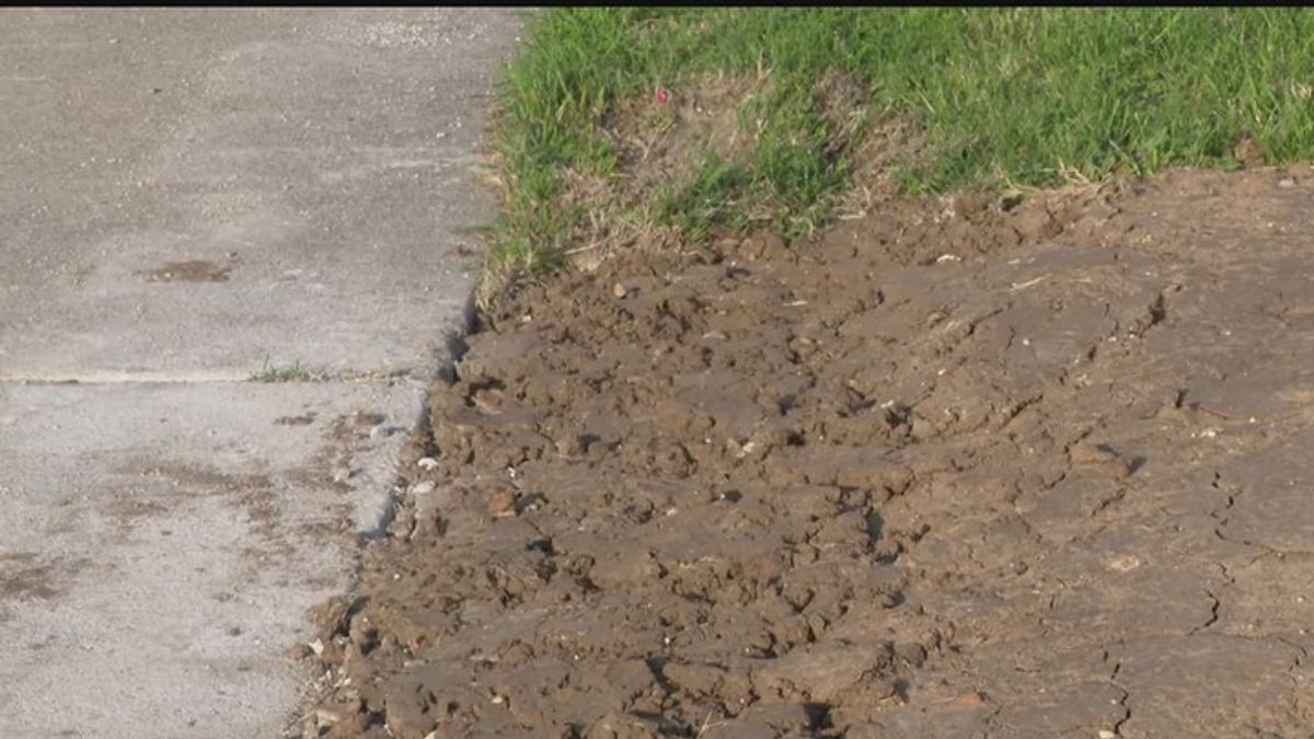 Large sinkhole forces closure along popular White Rock Lake trail ...