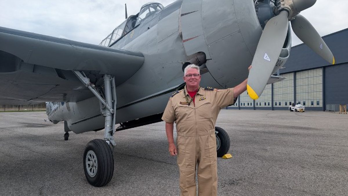 Restored Grumman Avenger completes first flight above Hamilton skies ...