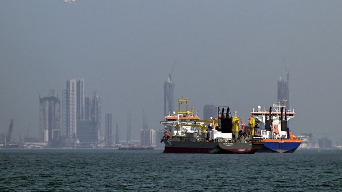 U.S. Warns Global Shippers Over Iran Strait Payments | Haystack News