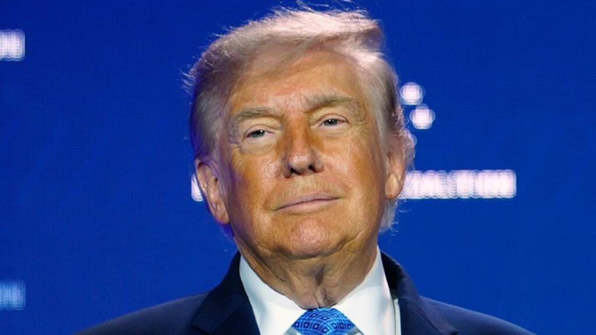 White House rejects ethical concerns as Trump makes over $1 billion ...