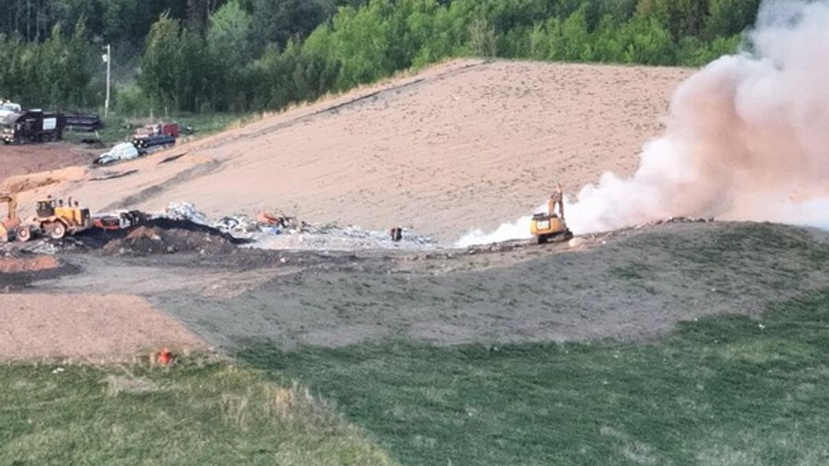 Fire breaks out in demolition debris pile at Keewatin recycling ...
