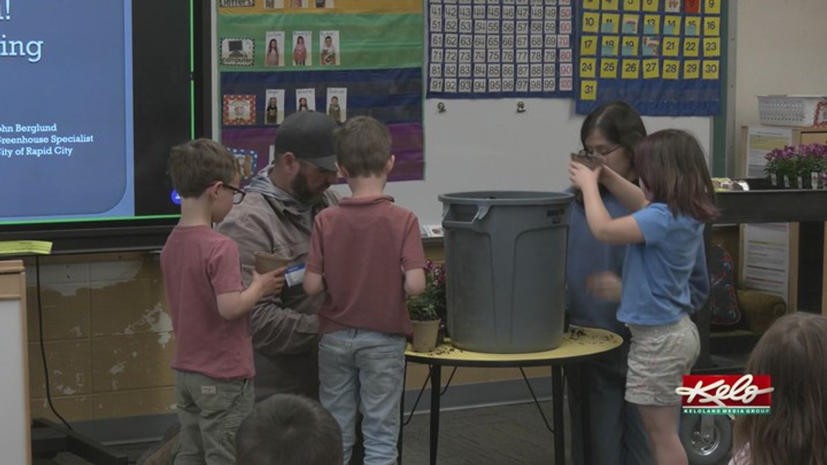 RC kindergartners plant flowers for Mother's Day | Haystack News