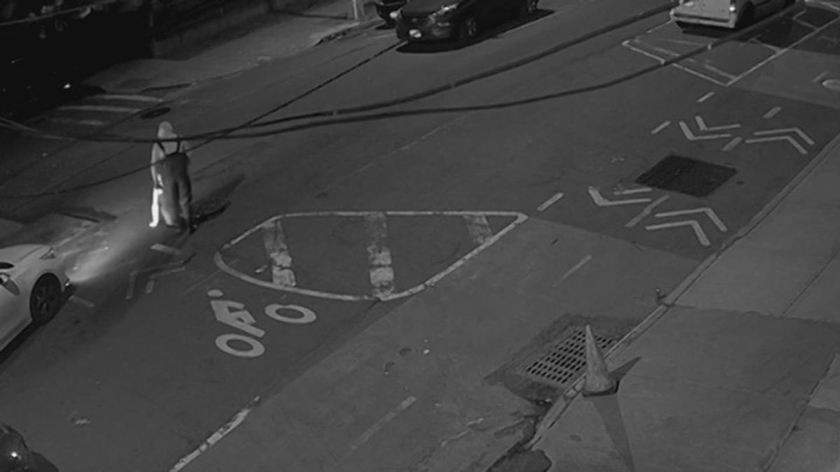 Watch people emerge from NYC manholes as officials search for answers ...