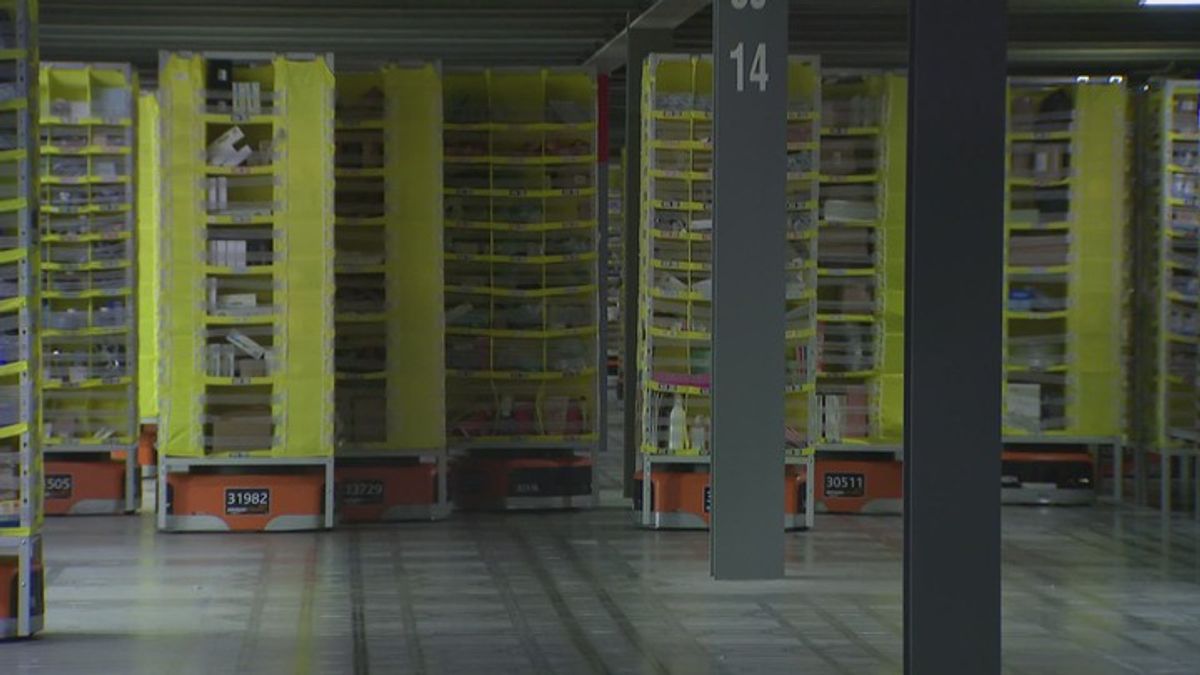 Amazon robots evolve in Kent fulfillment center | Haystack News