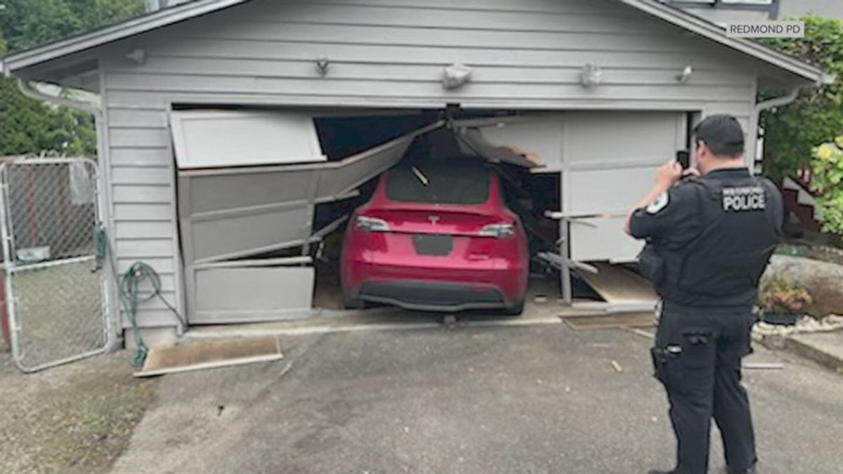 Tesla crashes into Redmond garage. Driver alleges the autopilot failed ...