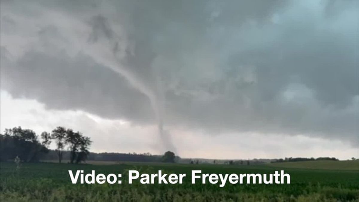 Spotter captures possible tornado Wednesday near Unionville, Missouri ...