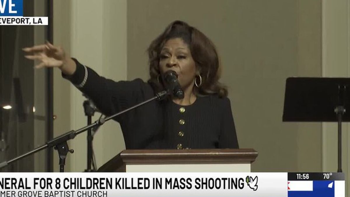 Kim Burrell at funeral | Haystack News