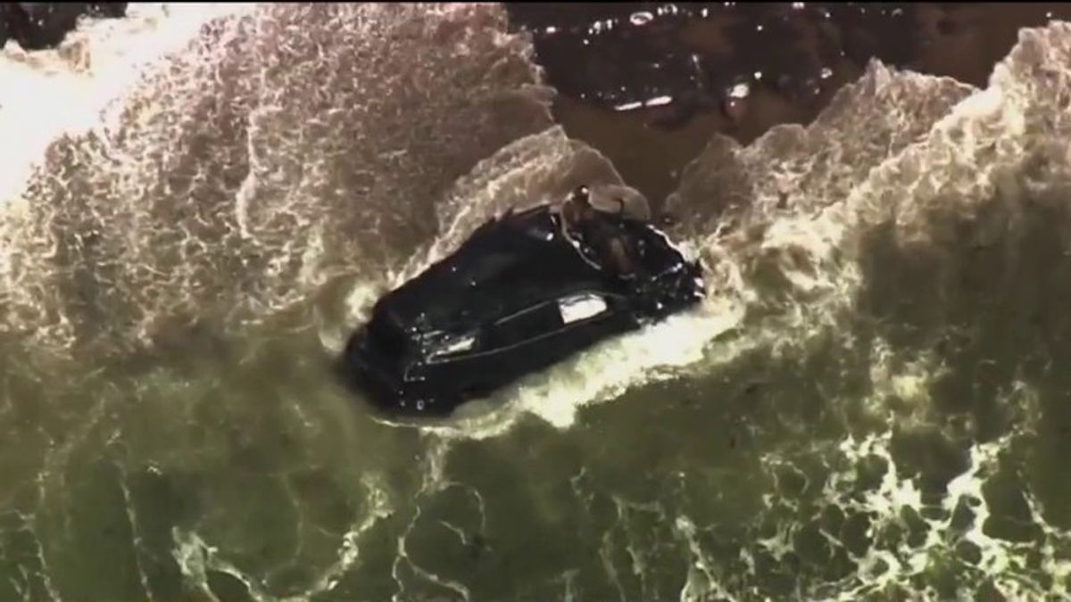 Vehicle plummets over cliff in Santa Cruz County, 1 person in critical ...