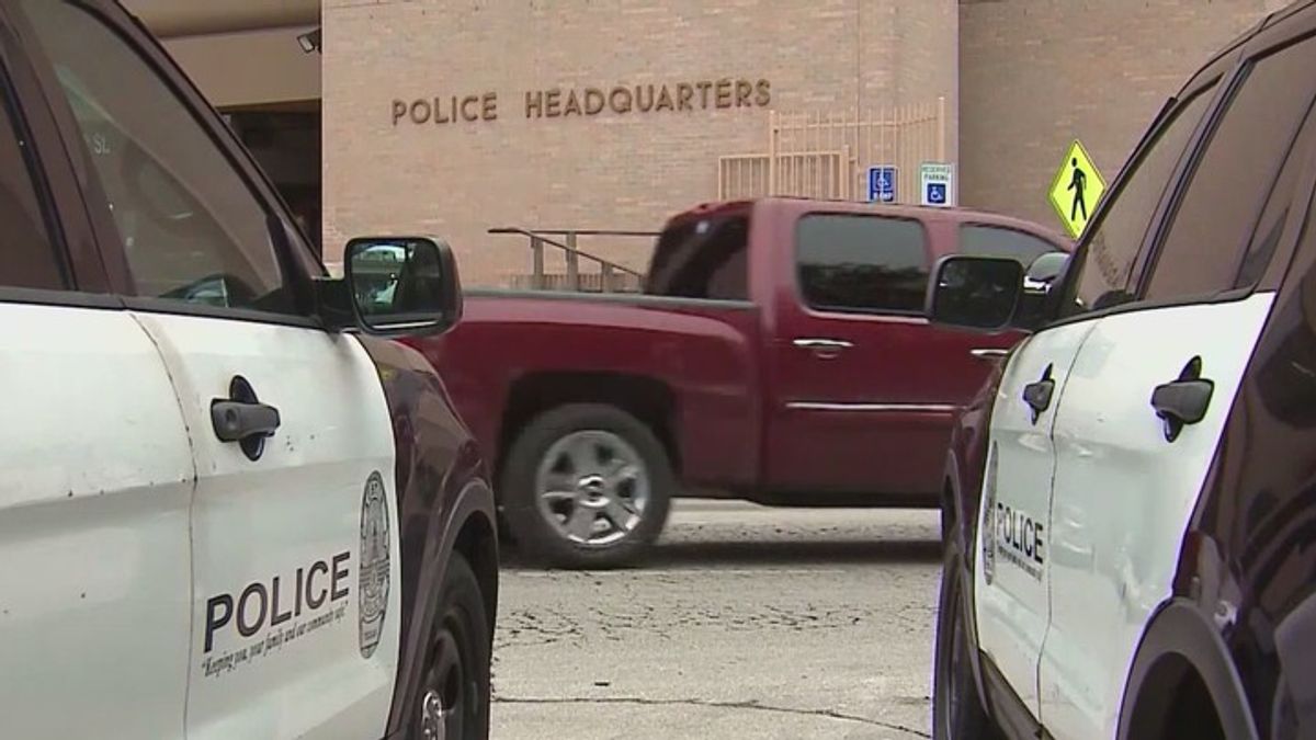 Abbott gives Austin more time after funding threat tied to ICE policies ...