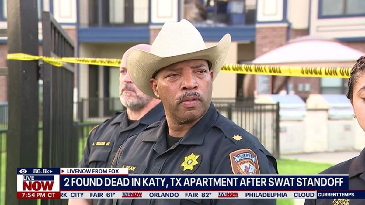 Police update on SWAT standoff at Texas apartment | Haystack News