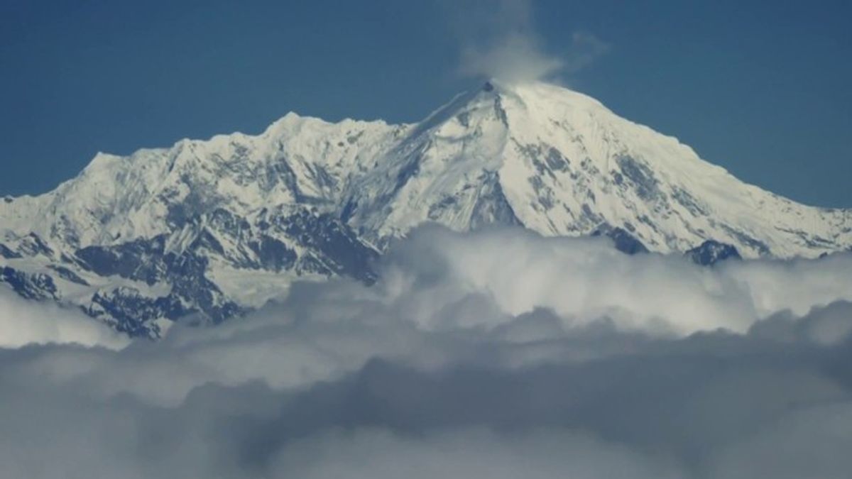 Avalanche in the Himalayas kills at least 7 climbers | Haystack News
