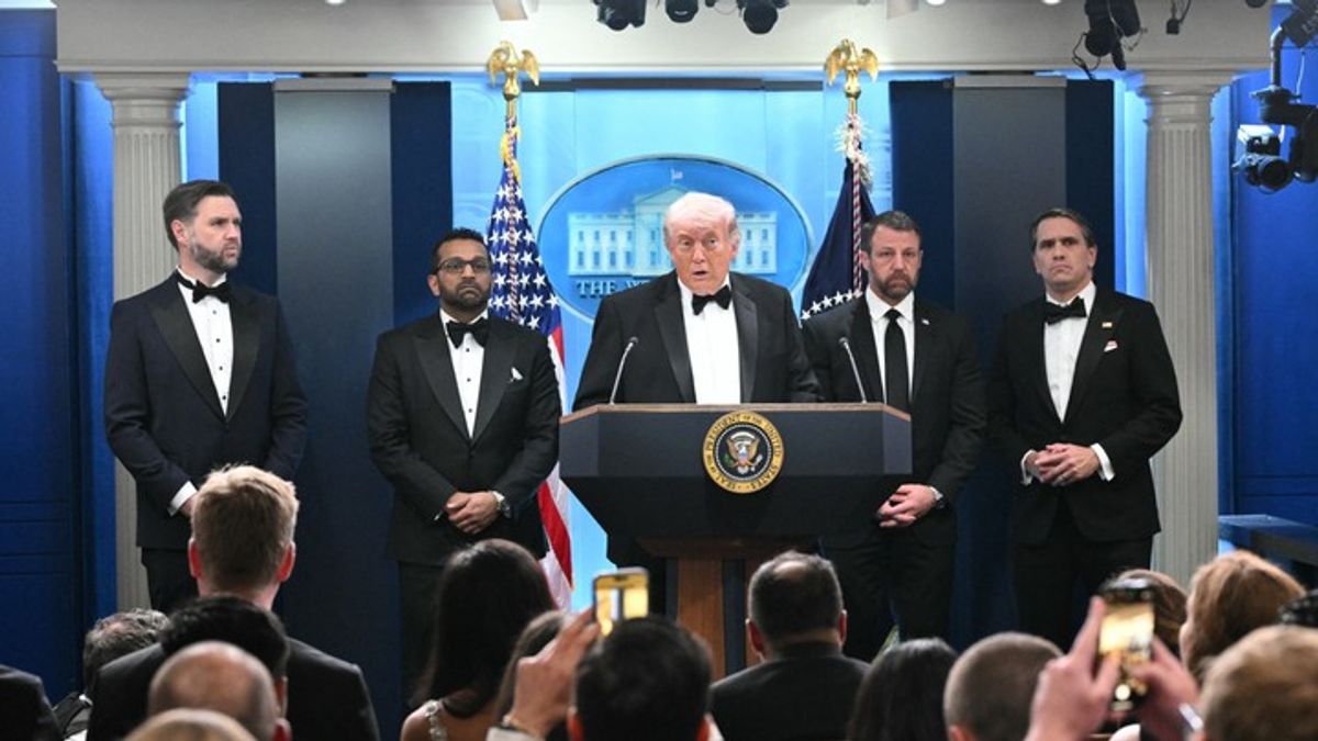 Trump speaks after shooter apprehended outside White House ...