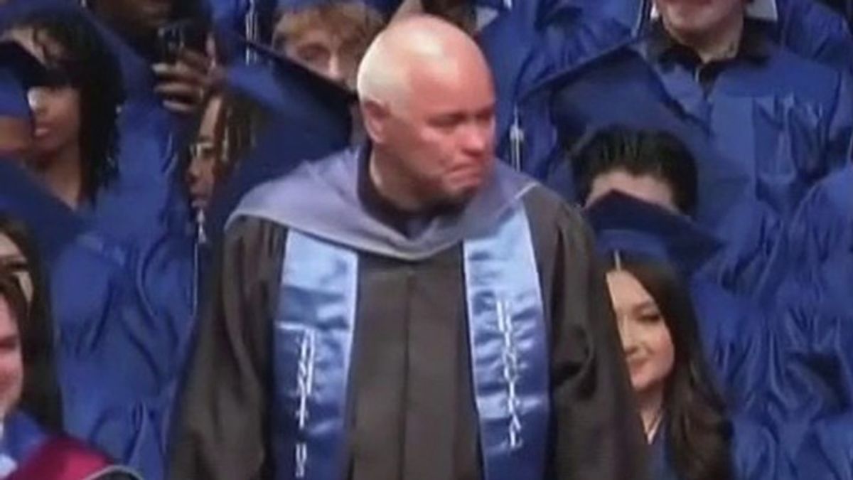 Letter-Writing Principal Inspires Graduates to Return the Favor ...