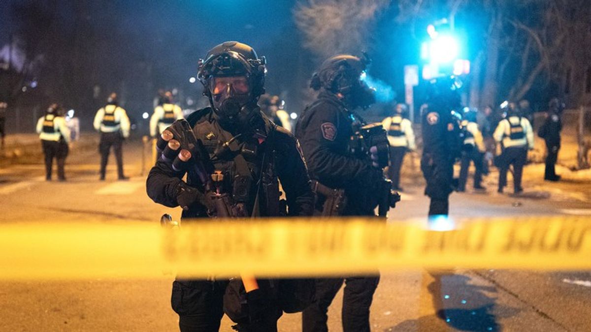 Federal Agent Shoots Minnesota Man in Leg as Tensions Escalate ...