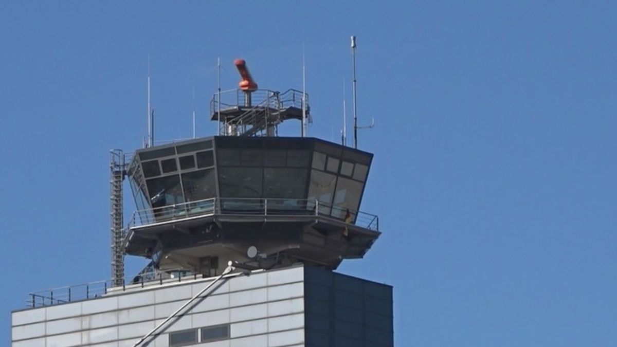 'Suffering in silence': Air traffic controller on mental health ...