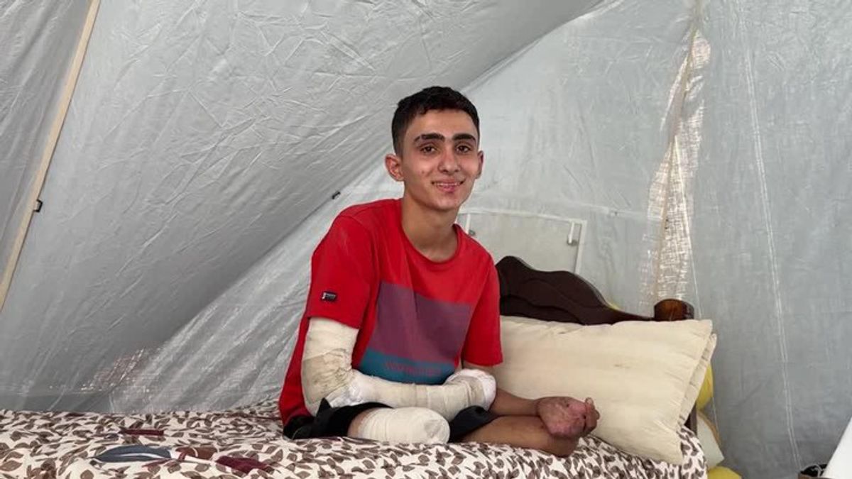 Gazan gymnast who lost legs in Israeli strike hopes to walk again ...