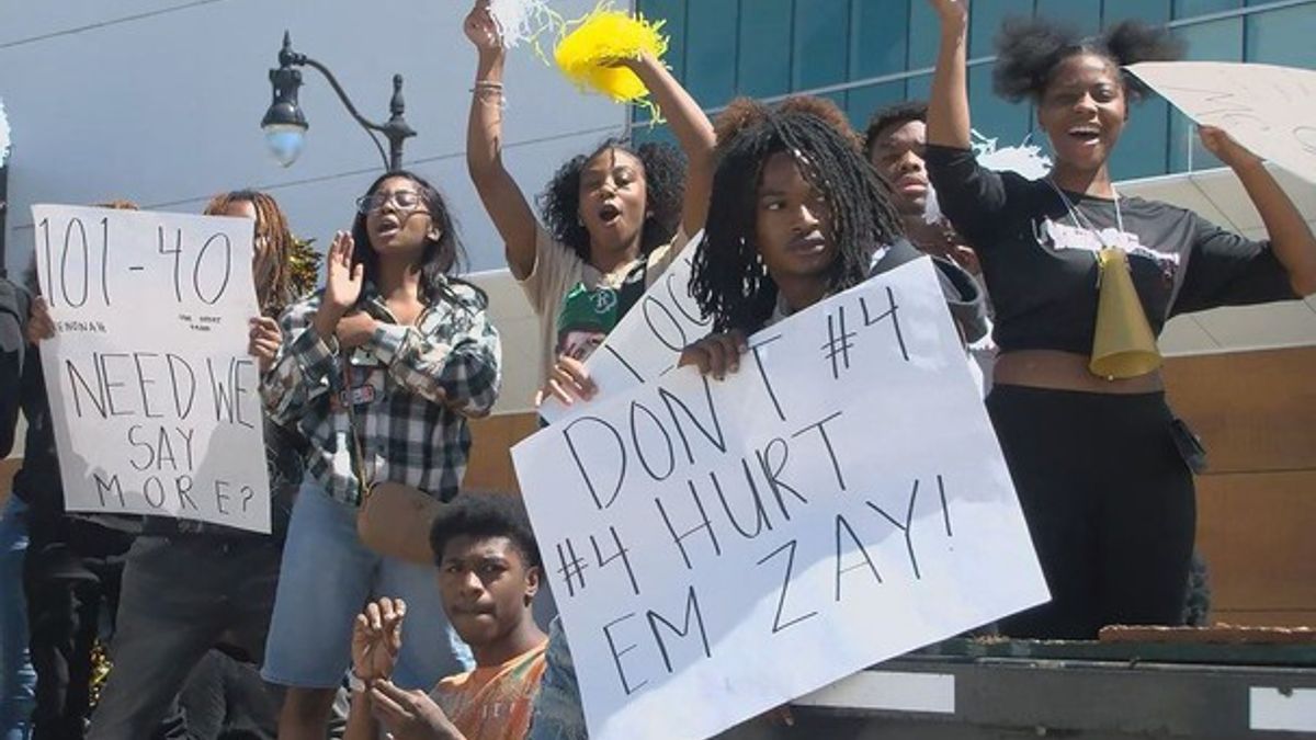 Victory parade for Wenonah boys basketball team | Haystack News
