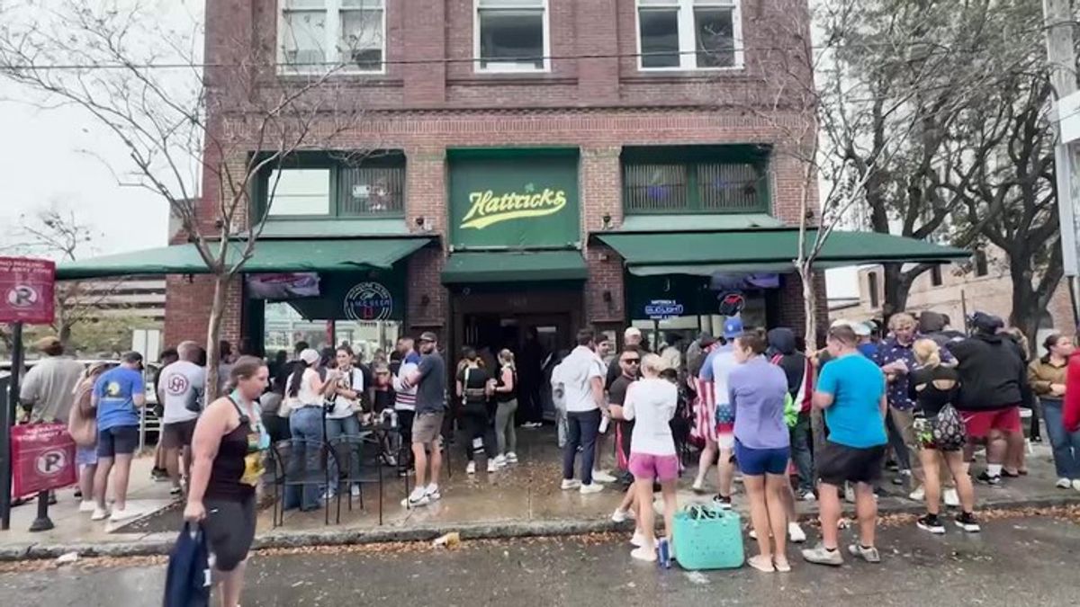 Local hockey bar erupts in glee as USA takes gold | Haystack News