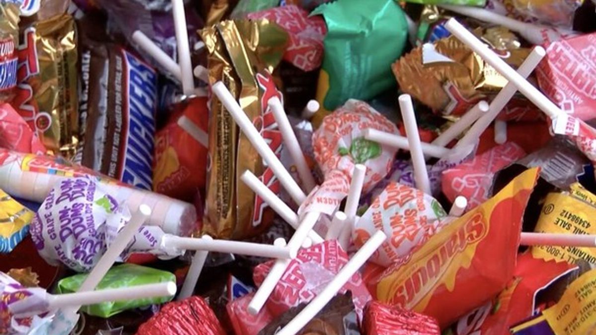 Michigan lawmakers propose expanding limits on candy, soda in schools ...