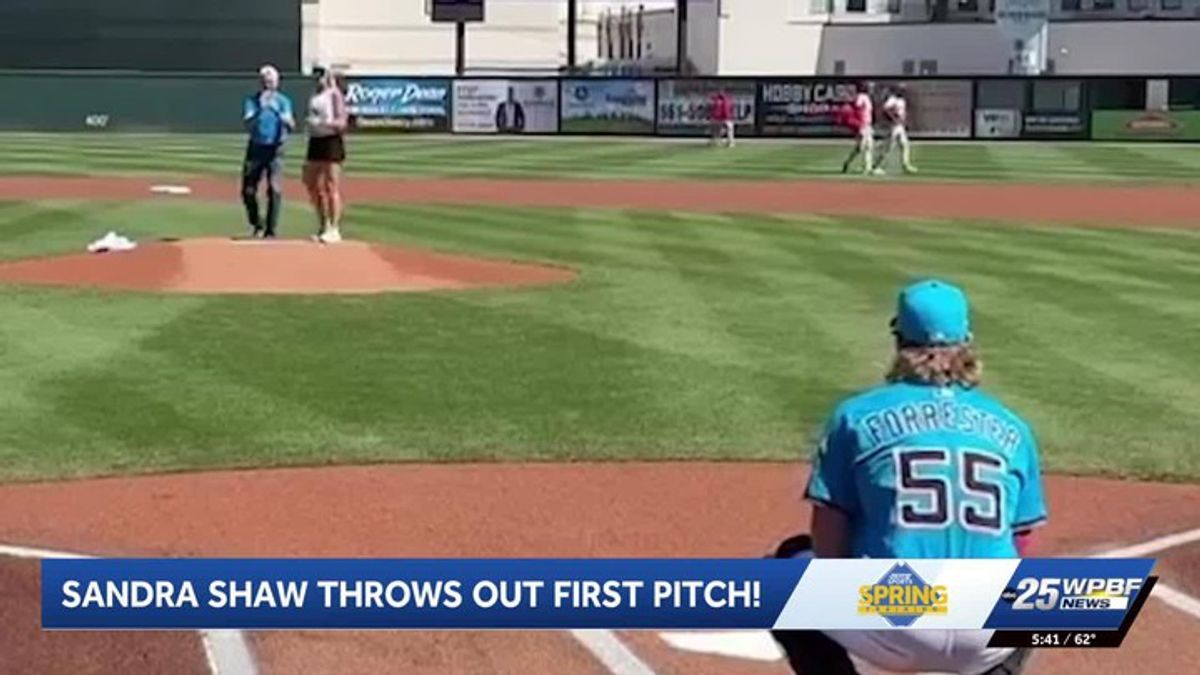 WPBF 25 Meteorologist Sandra Shaw throws first pitch at Roger Dean ...