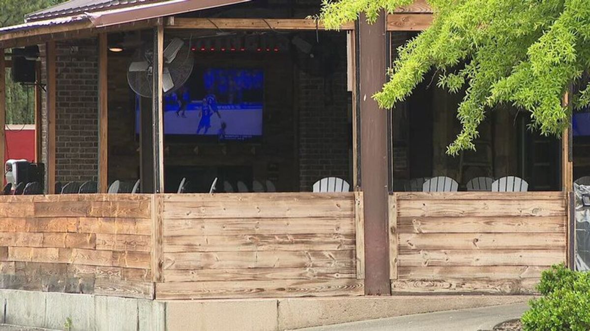 Man leaving bar opens fire, shooting customer sitting on patio in neck ...