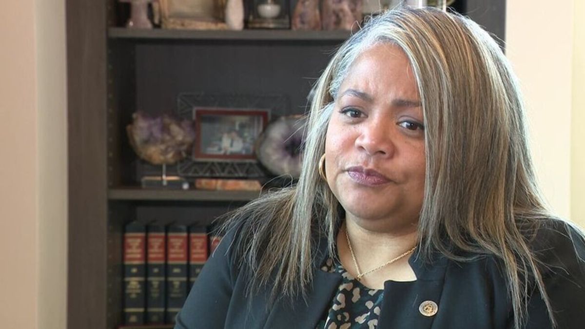 Judge orders metro Atlanta county to give DA her pension | Haystack News