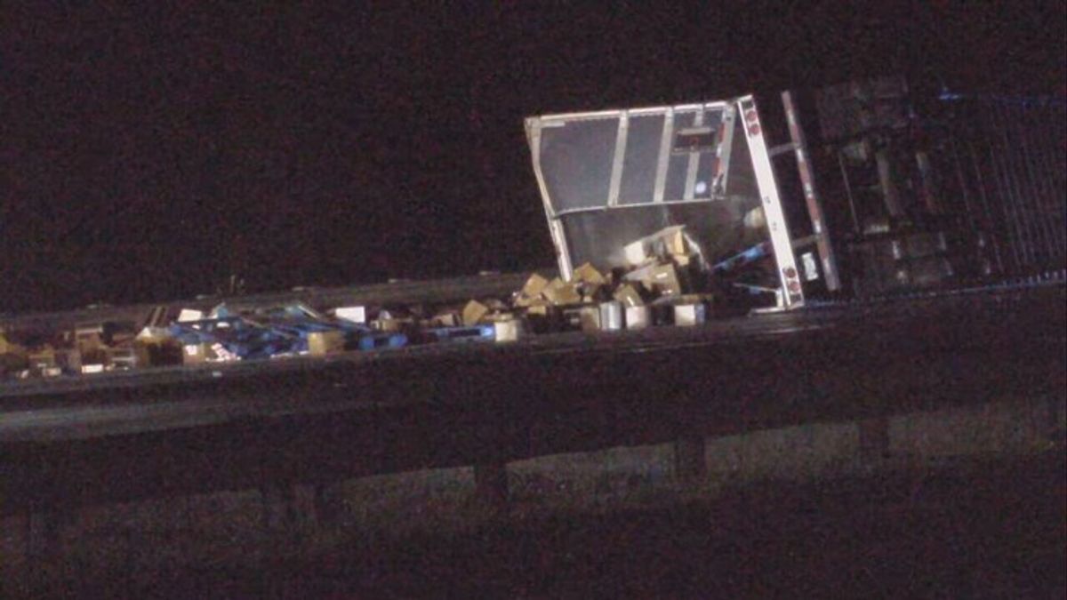 Overturned tractor-trailer crash disrupts interstate traffic in ...