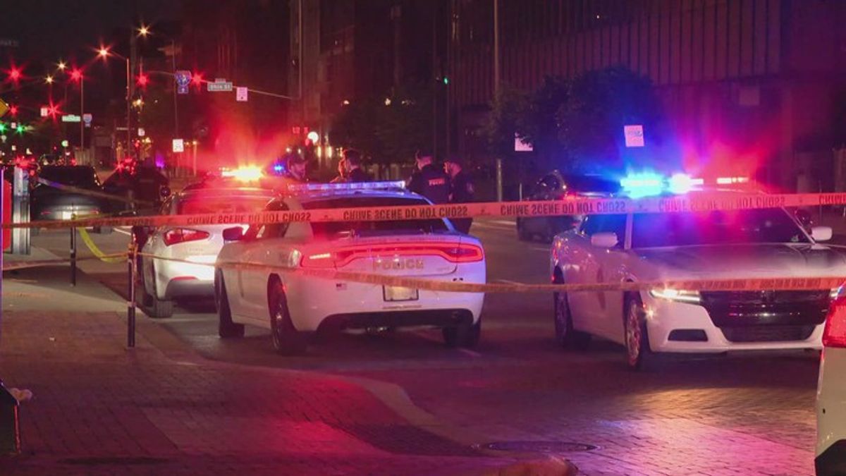 IMPD investigating after man stabbed in downtown Indianapolis ...