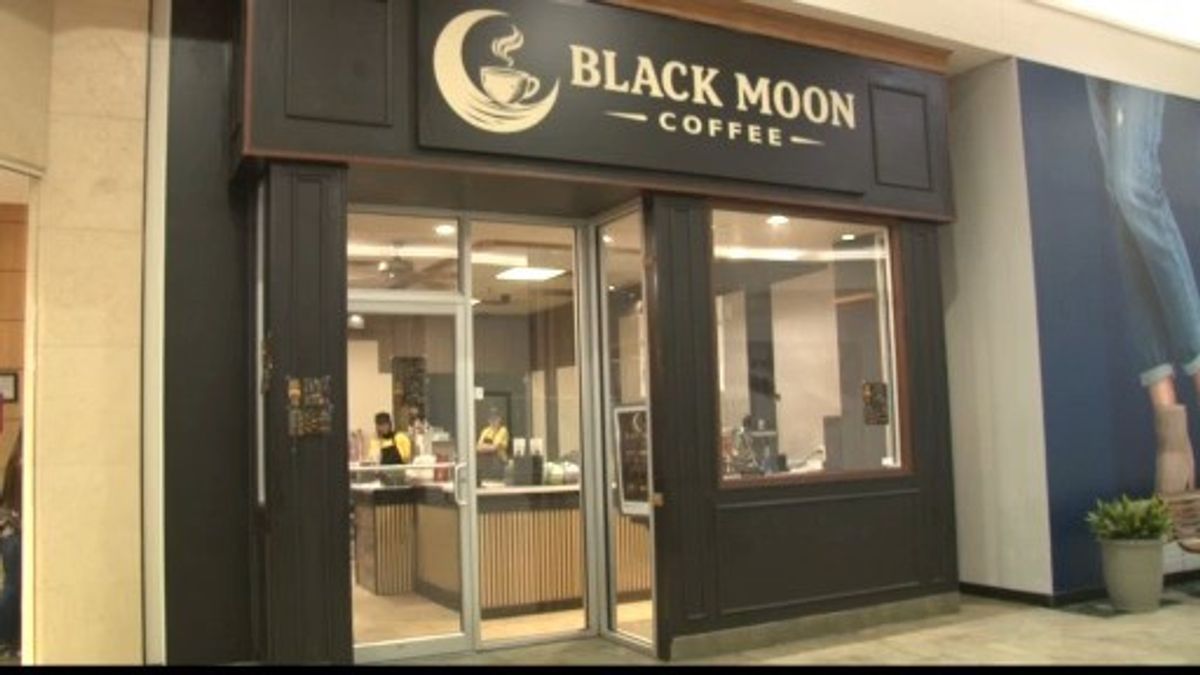 New specialty coffee shop "Blue Moon Coffee" opens at Ohio Valley Mall ...