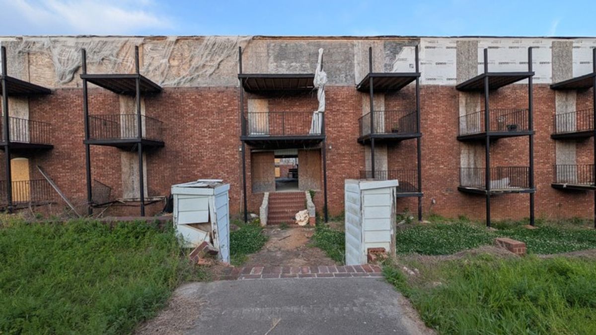 Crumbling vacant apartment complex target of Huntsville legal action ...