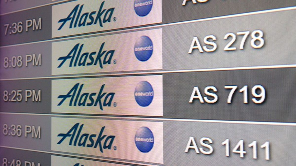 Alaska Air sinks on fuel prices, Iran strike boosts aluminum stocks ...
