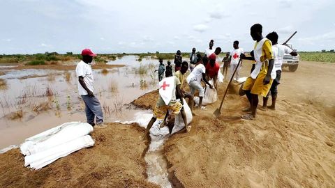 Southern Ethiopia flooding: Efforts to save town after river Omo bursts ...