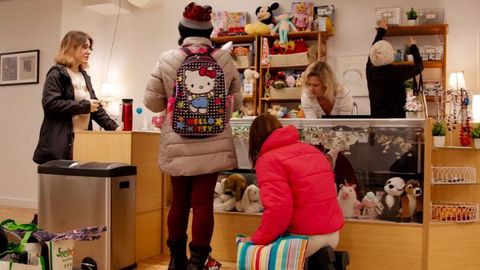 See the NYC store where migrants can shop for free | Haystack News