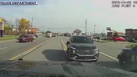 Suspect flees from Dearborn police chase driving in reverse | Haystack News