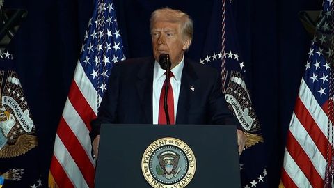 Judge blocks deadline for Trump federal worker buyouts | Haystack News