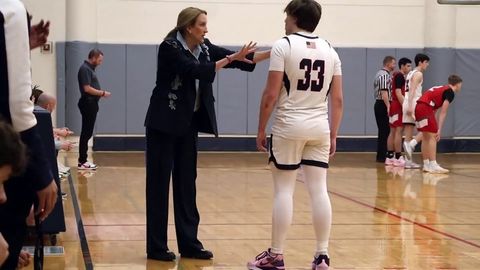 Mom coaches son’s high school basketball team | Haystack News