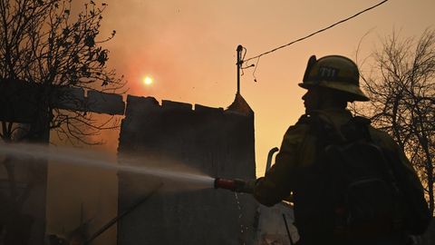 Why did fire hydrants run dry amid Los Angeles fires? It's a familiar ...