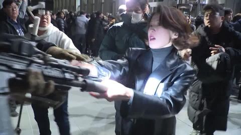 Meet the South Korean woman who grabbed a soldier's gun | Haystack News