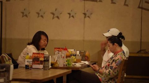 Chinese holiday spending inches up but trade war weighs on services | Haystack News