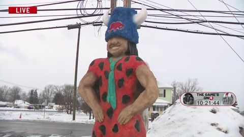 Water Buffalo Club hosts tailgate with snow sculpture by Eric Jones ...
