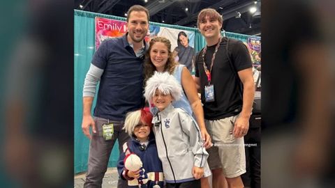 Girl with rare birthmark meets anime 'twin' at GalaxyCon in Raleigh ...