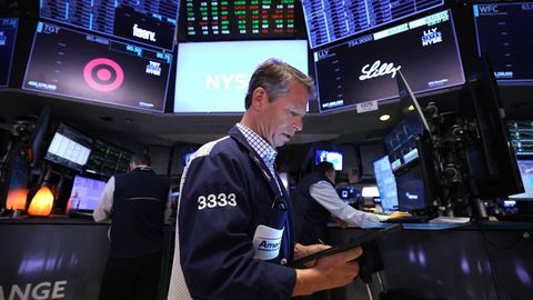 Stocks close mixed as UnitedHealth drags on the Dow | Haystack News